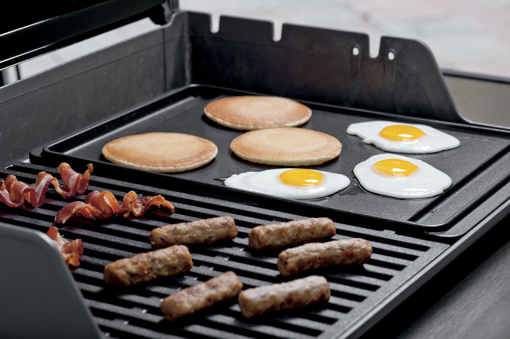 PORCELAIN-ENAMELED CAST IRON GRIDDLE